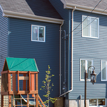 Install a PVC gutter - {1} | RONA